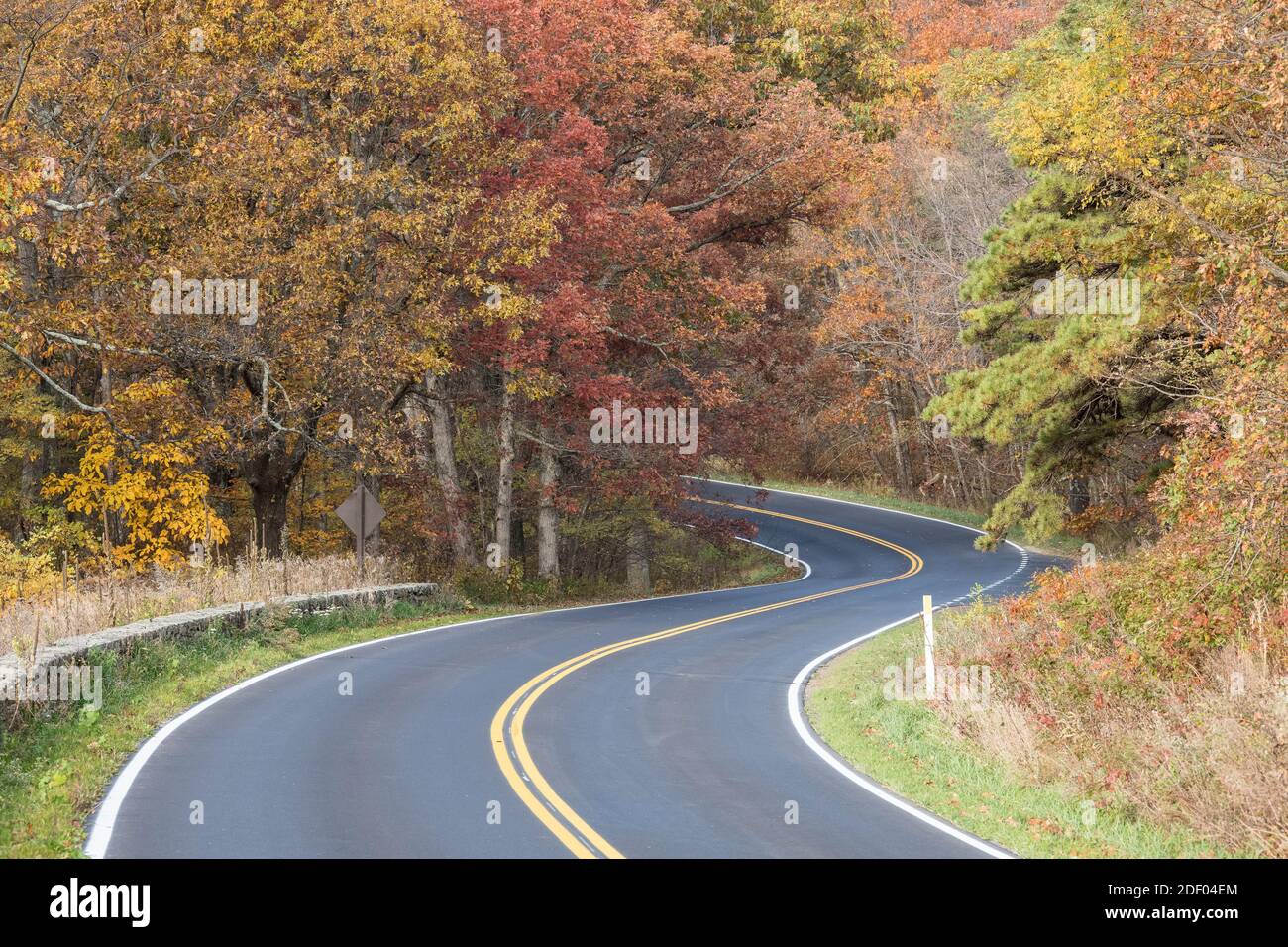 Skyline drive is a scenic drive along the Blue Ridge Mountains in ...