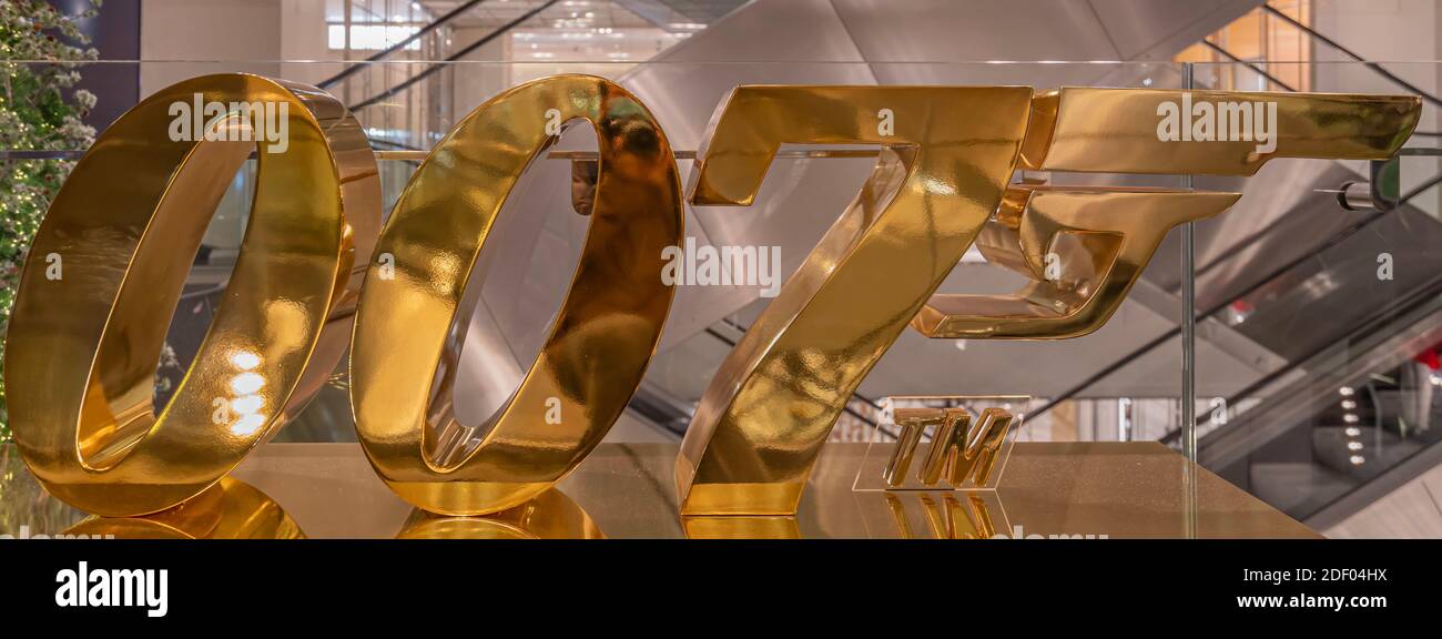 Paris, France - 11 30 2020: James Bond 007 at Le Printemps store in ...