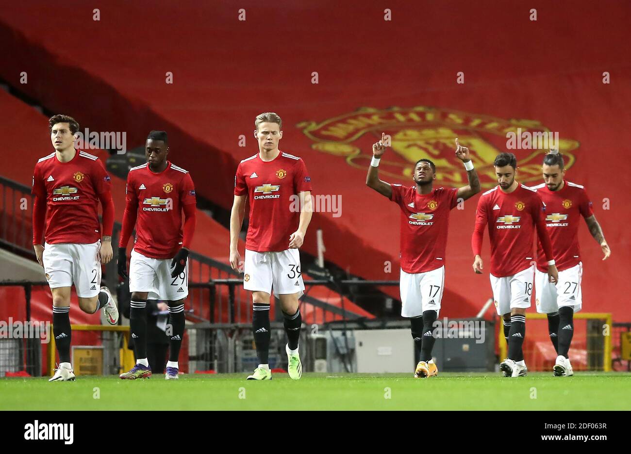 Manchester United players walk on to the pitch before the UEFA ...