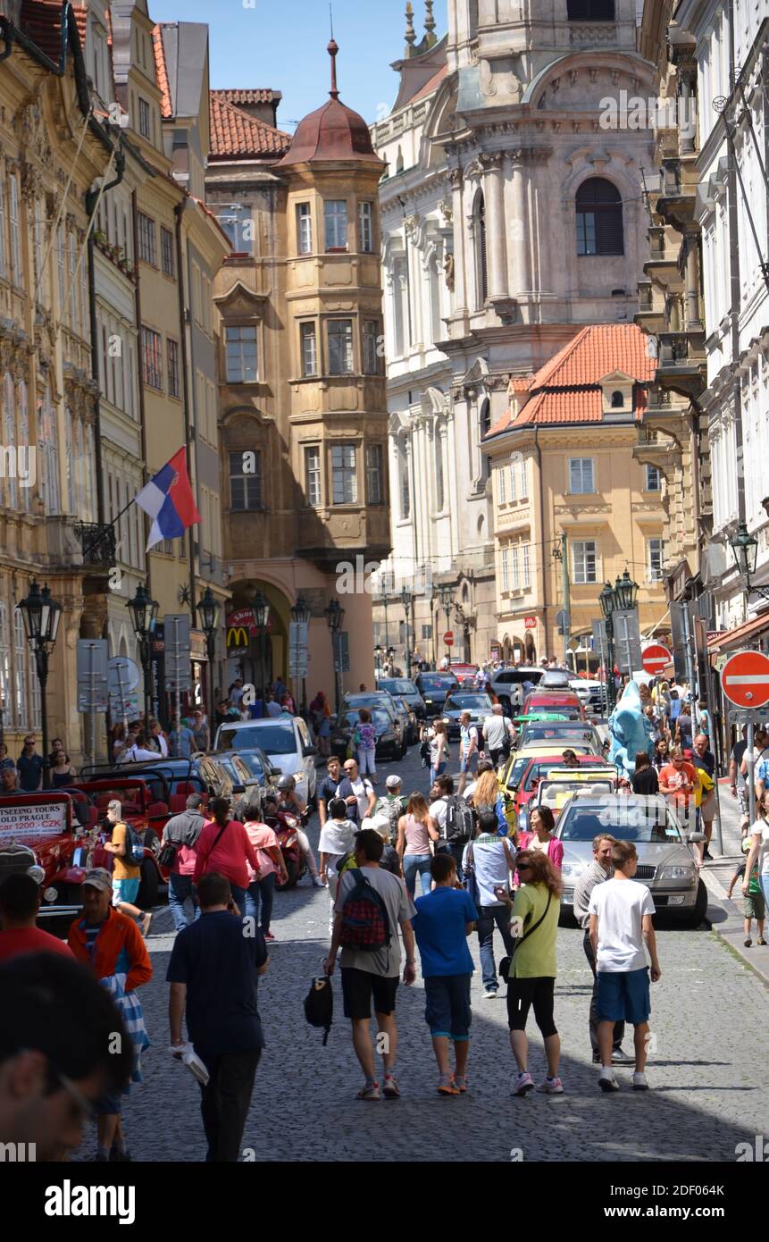 Sunny street hi-res stock photography and images - Alamy