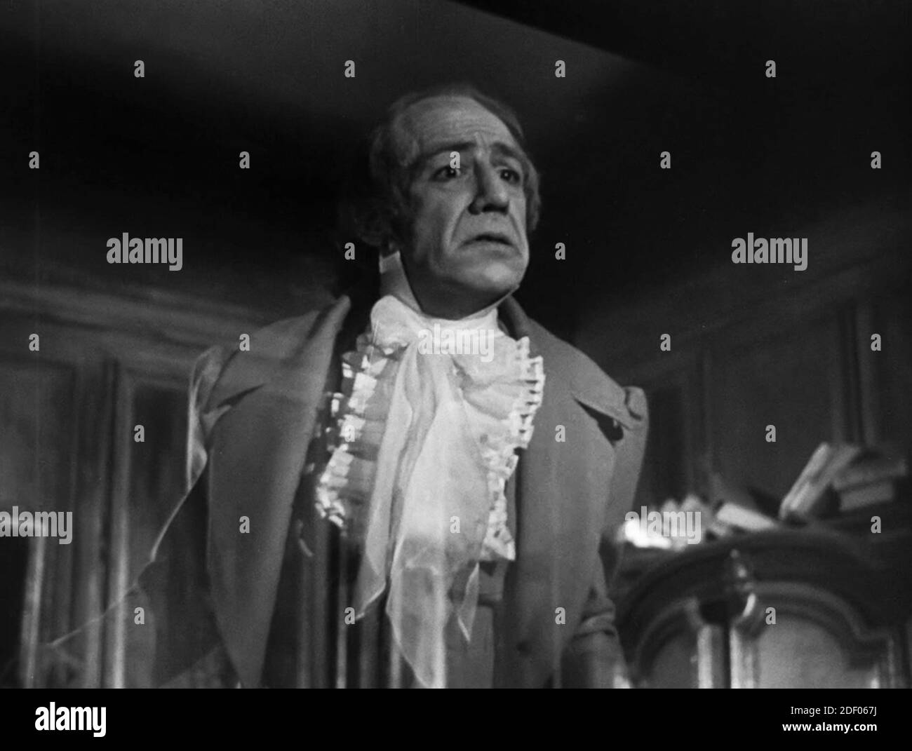Michael hordern scrooge hi-res stock photography and images - Alamy