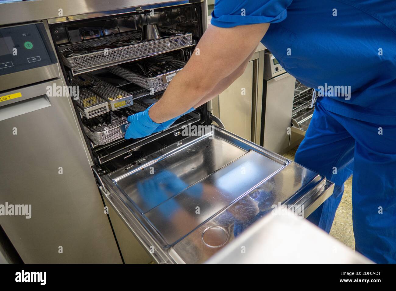 Washing surgical instruments hi-res stock photography and images - Alamy
