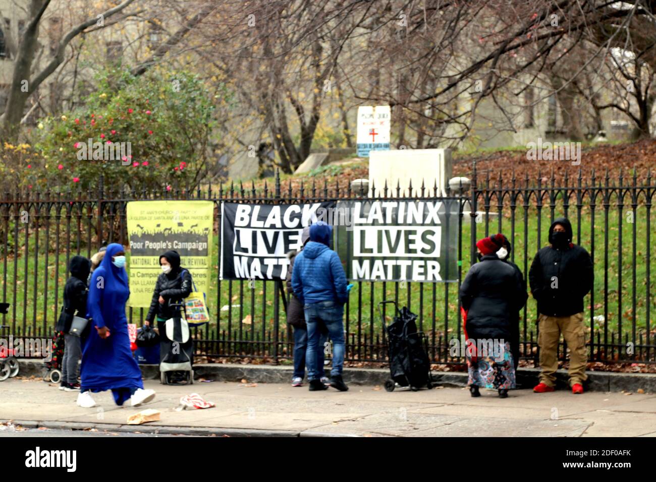 Residents Queue at Food Pantry, New York, USA Stock Photo - Alamy