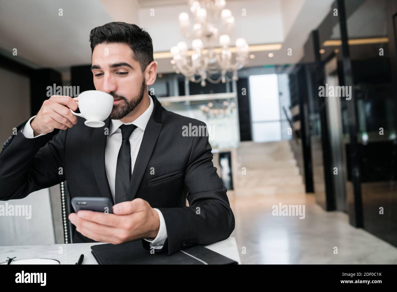Lobby man men male hi-res stock photography and images - Alamy