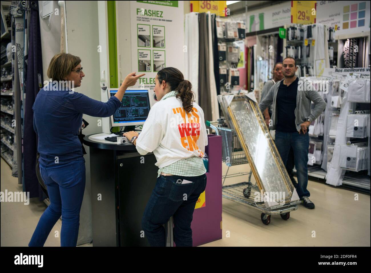 Carrefour france auchan hi-res stock photography and images - Alamy