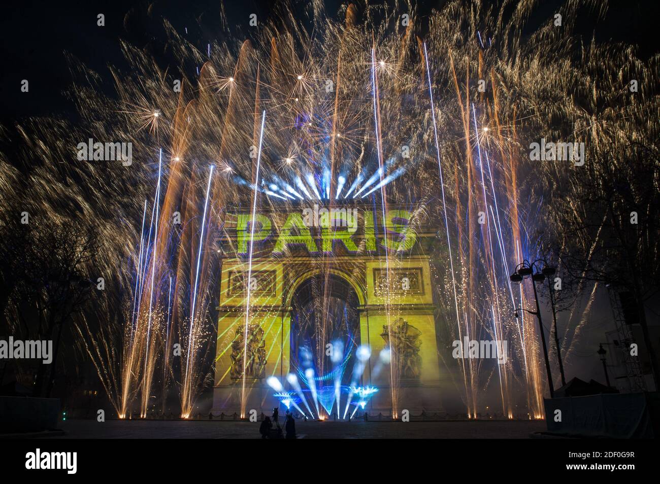 Fireworks illuminate the sky over the Arc de Triomphe during the New ...