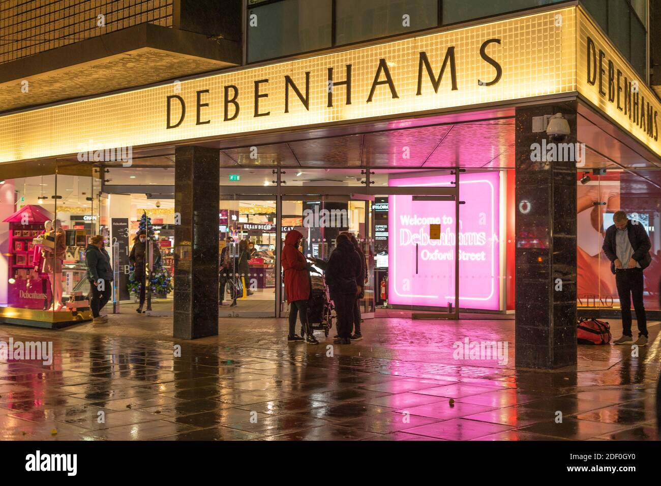 Debenhams department store on Oxford Street in the rain. Shoppers ...