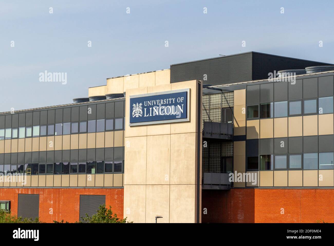 Logo of University of Lincoln on the Alfred Tennyson Building, Brayford ...