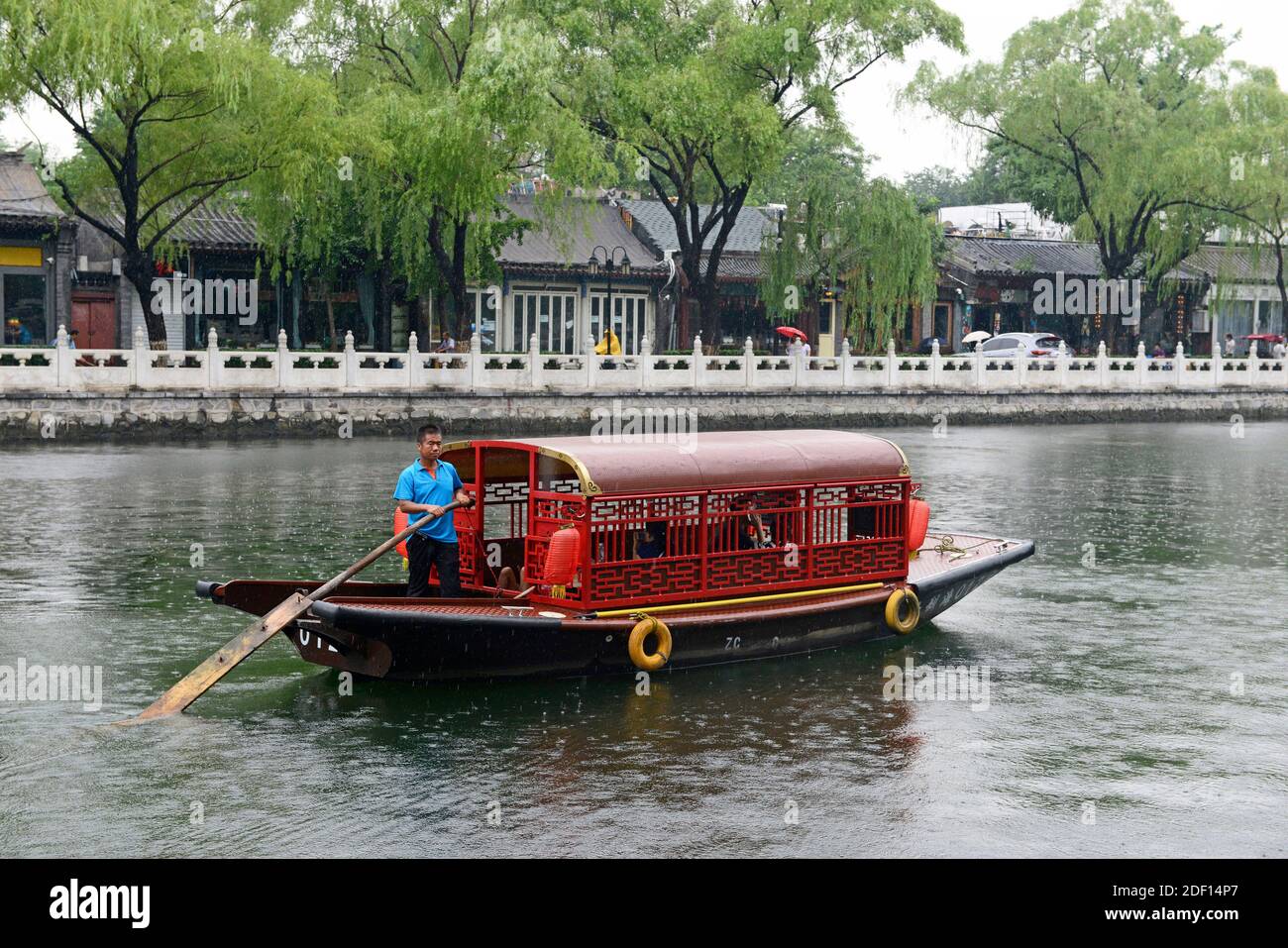 A tourist boat on a lake at Houhai in the rain, Beijing, China Stock ...