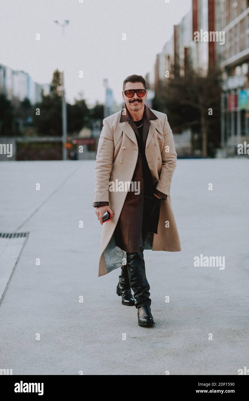 Street style, Alex Badia arriving at Jacquemus Fall-Winter 2020-2021 ...