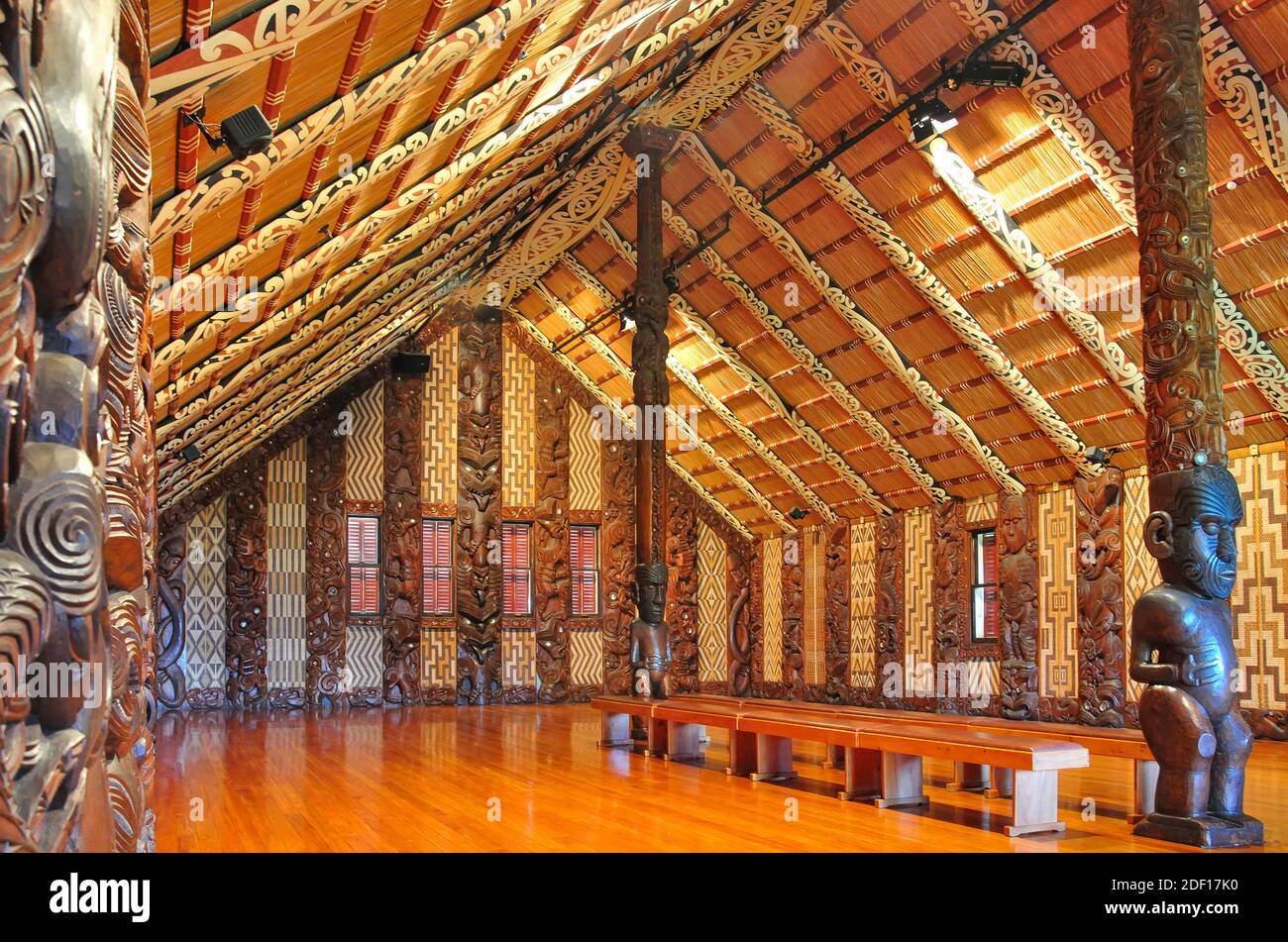 Maori traditional meeting house at waitangi hi-res stock photography ...