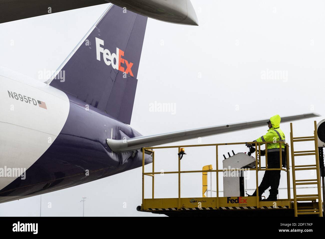 Roissy airport logo hi-res stock photography and images - Alamy
