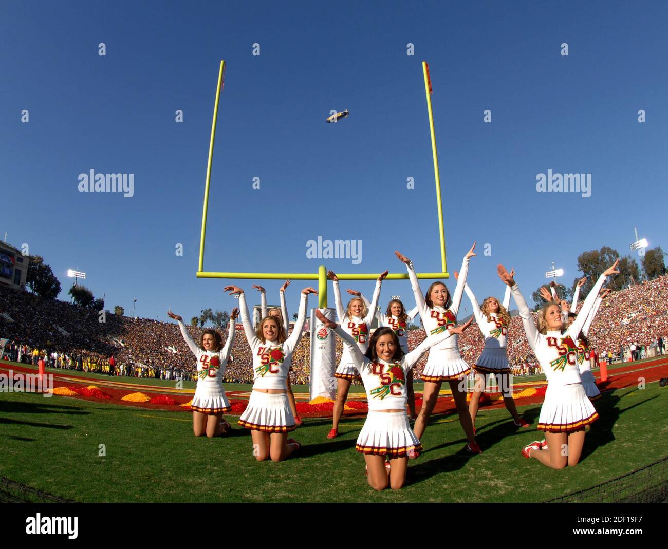Usc cheerleaders hi-res stock photography and images - Alamy