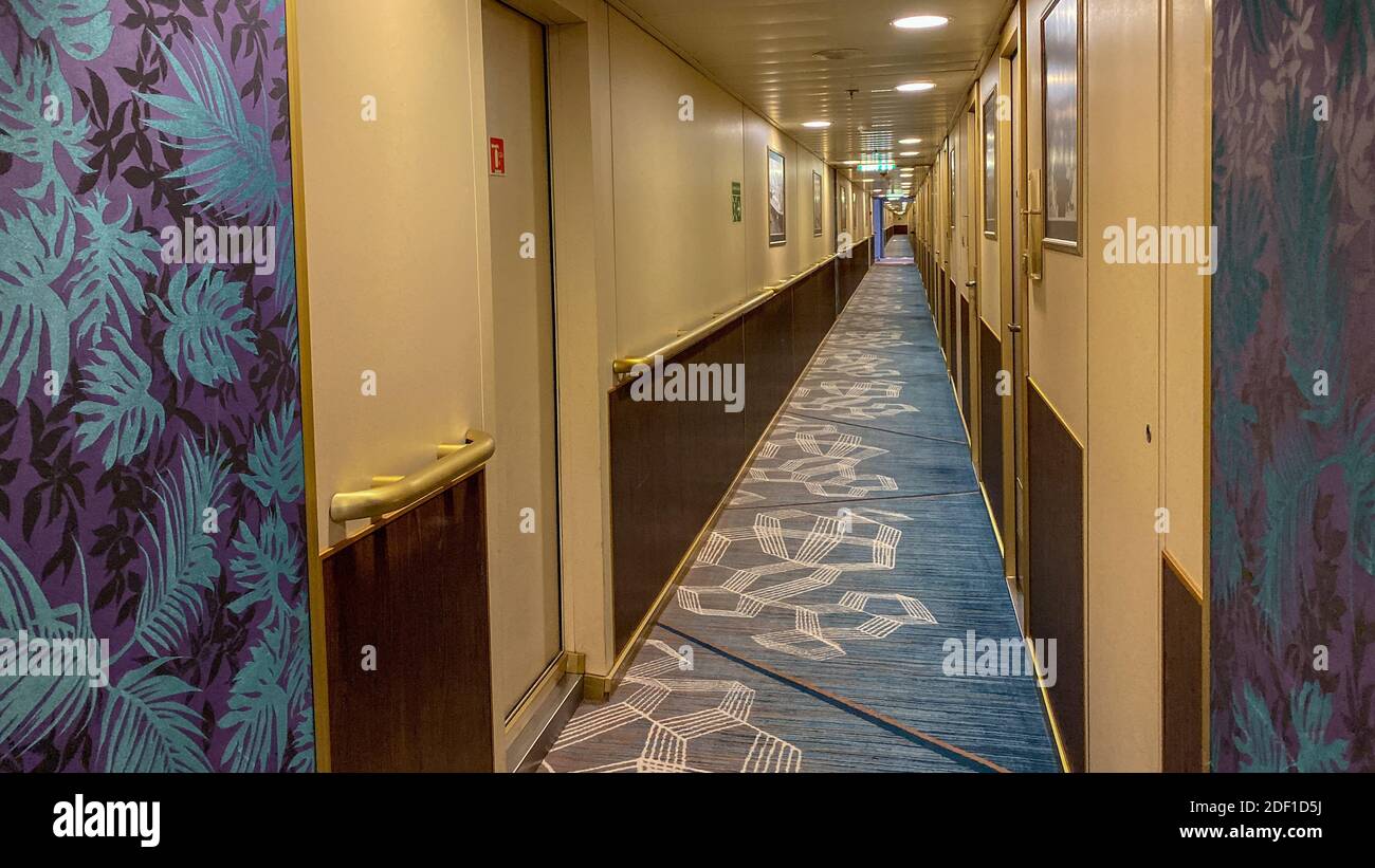 Cruise ship interior hallway hi-res stock photography and images - Alamy