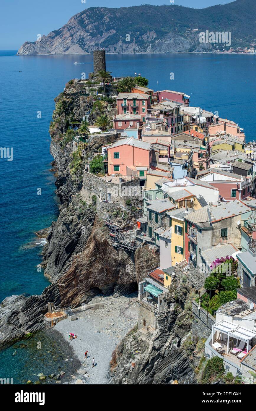 Colorful Vernazza village by the Mediterranean sea, Cinque Terre Stock ...
