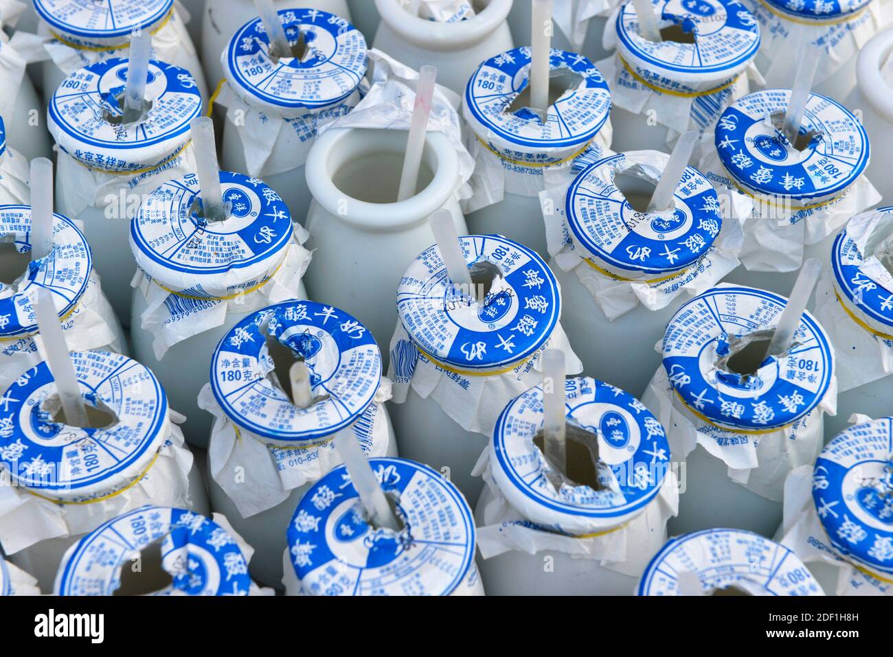 Empty pots hi-res stock photography and images - Alamy
