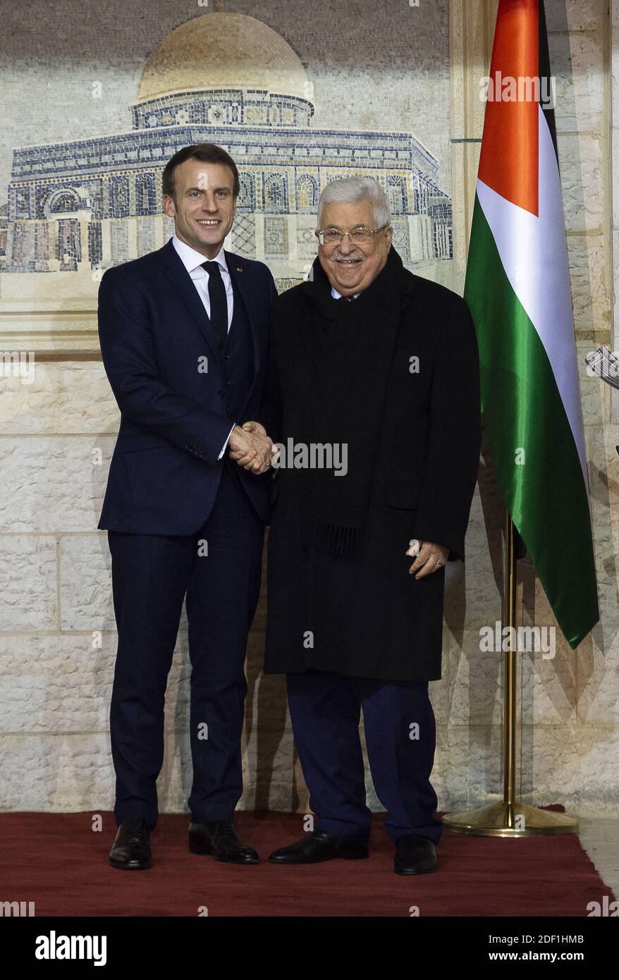 Palestinian Authority president Mahmud Abbas with French President ...