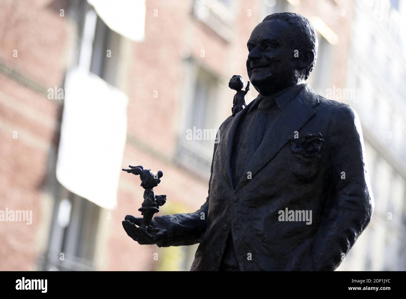 Ceremony for the unveiling of a commemorative statue of French ...
