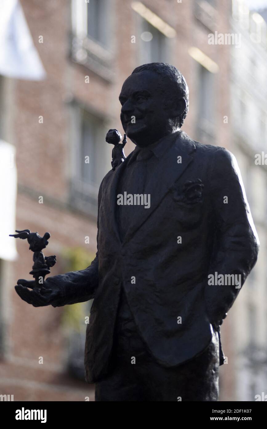 Ceremony for the unveiling of a commemorative statue of French ...