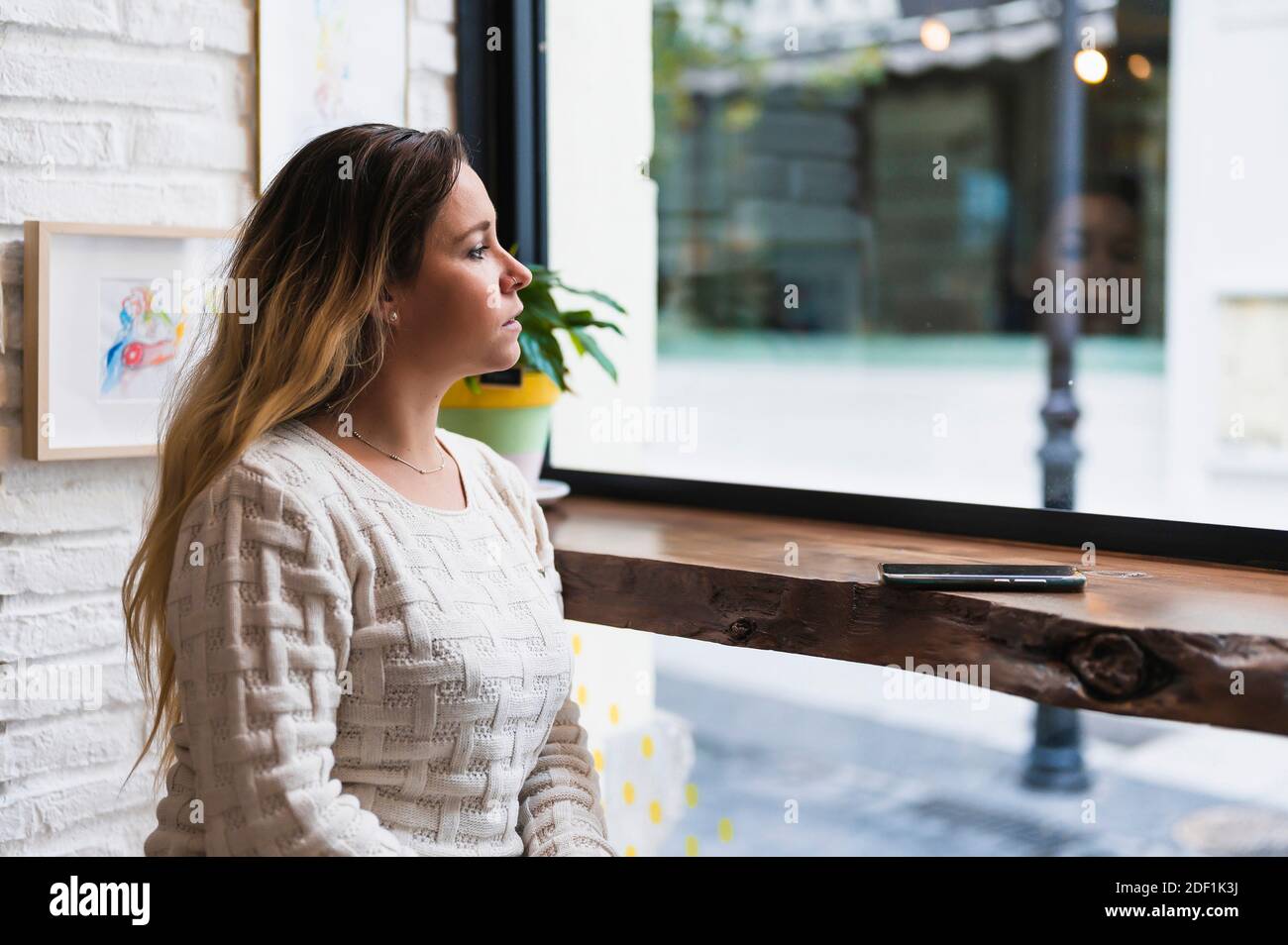 woman looking out the window thoughtfully Stock Photo - Alamy