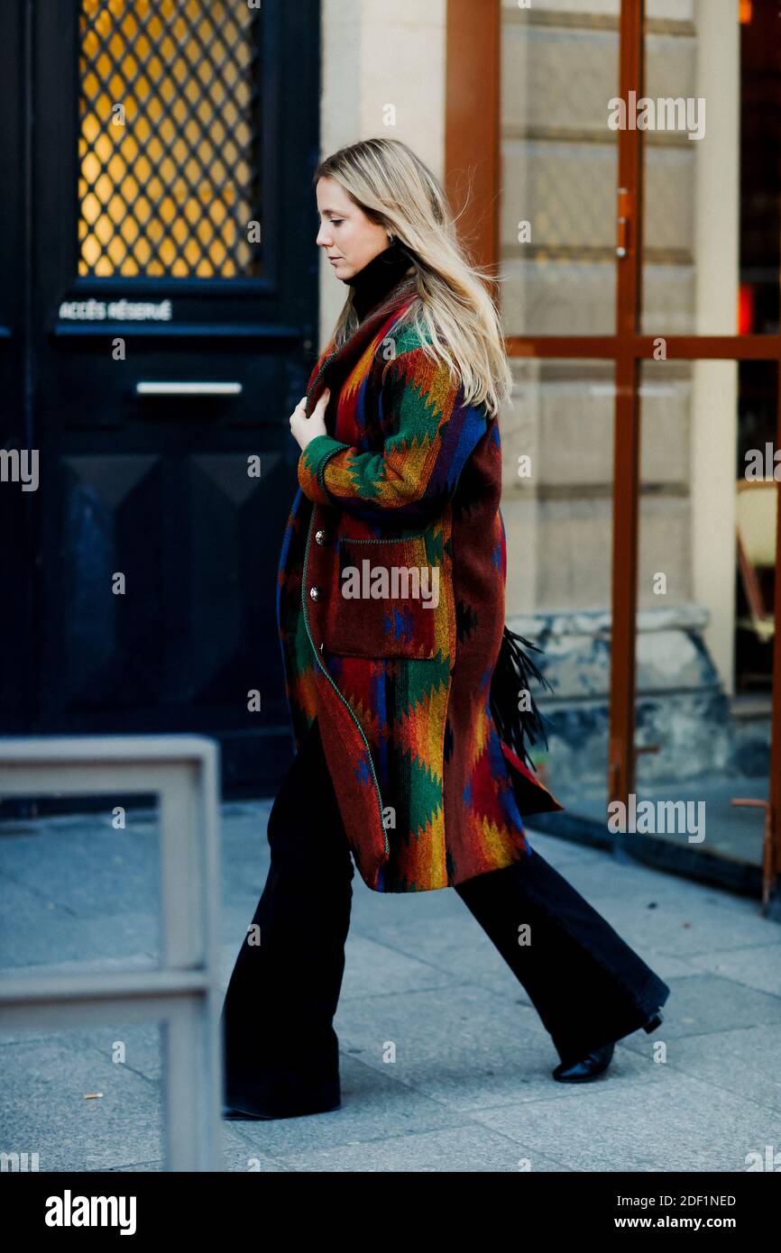 Street style, Jennifer Neyt arriving at Viktor and Rolf Spring Summer ...