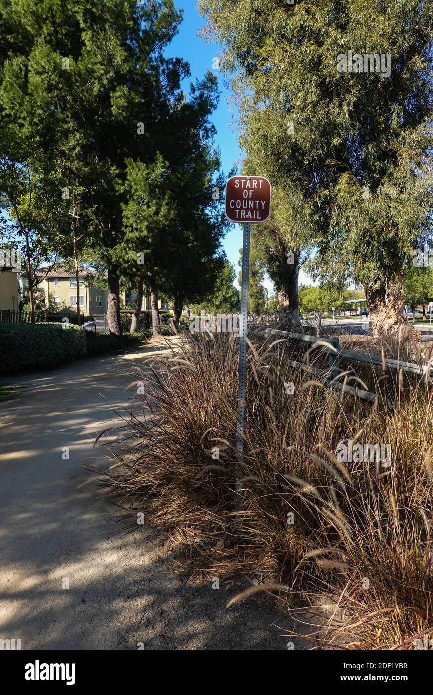 City of irvine hiking trail hi-res stock photography and images - Alamy