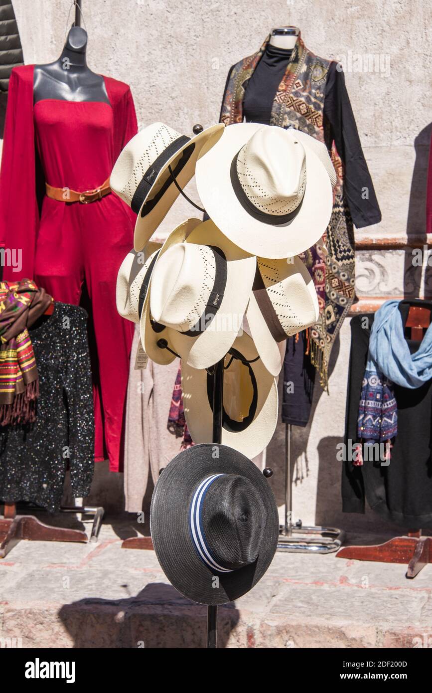 Sombrero mexico souvenirs hat hi-res stock photography and images - Alamy