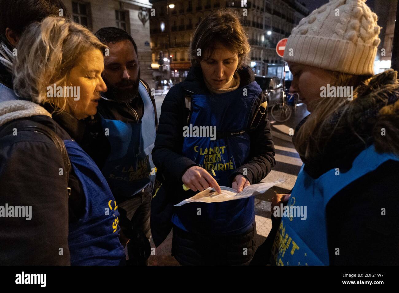 Volunteers count the city's homeless on January 30, 2020 in Paris ...