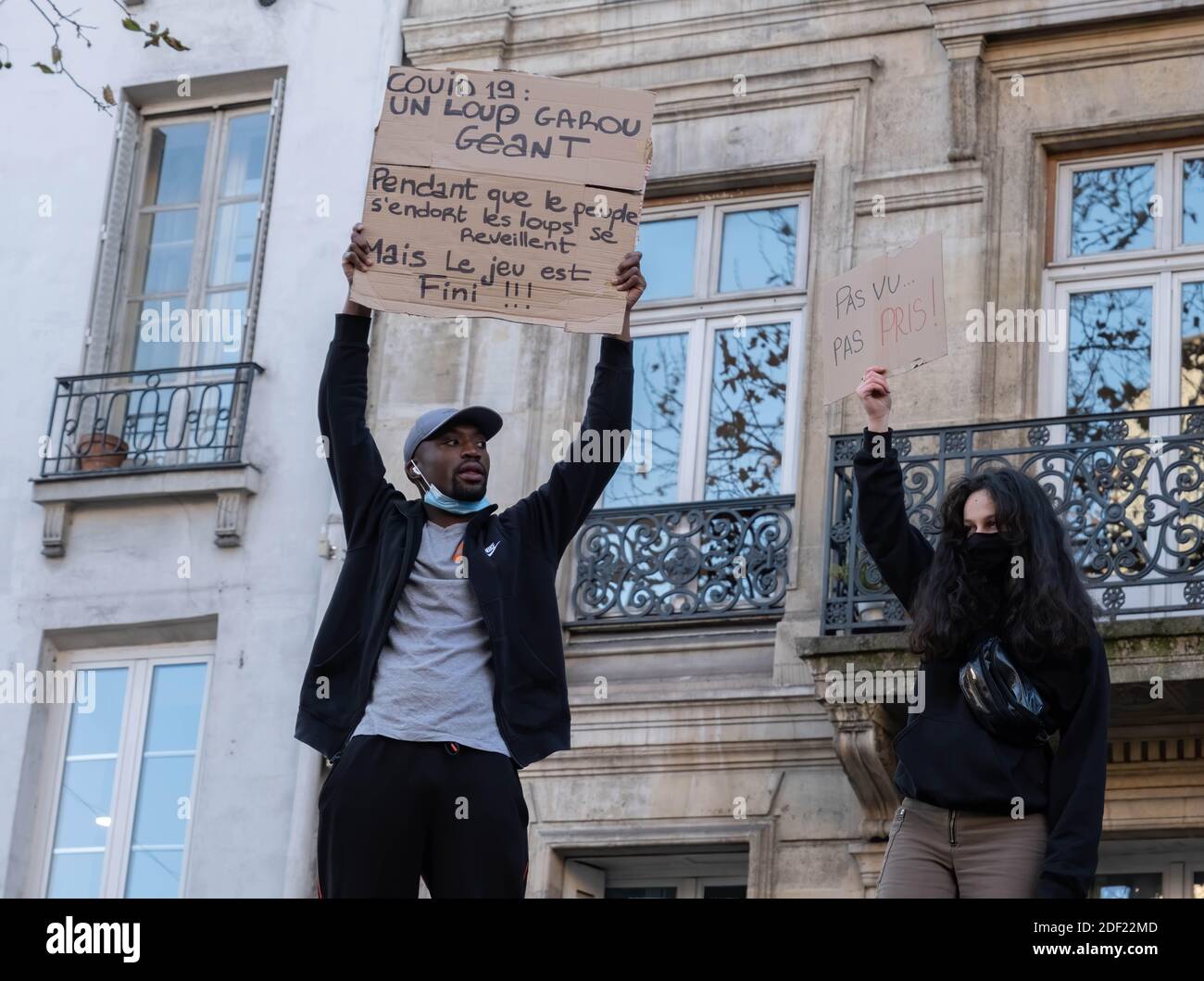 People wearing signs hi-res stock photography and images - Alamy