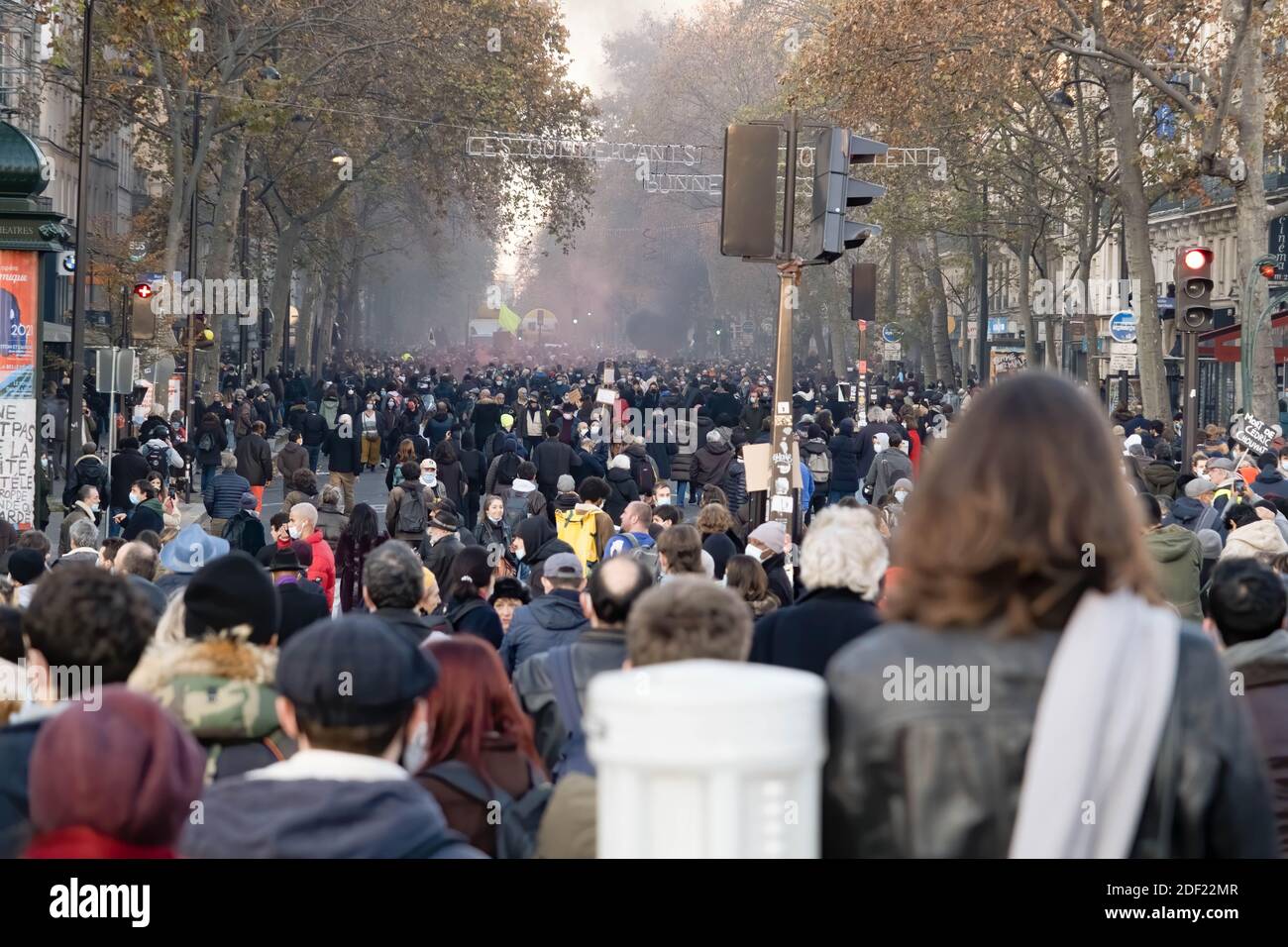 Riot crowd violence hi-res stock photography and images - Alamy