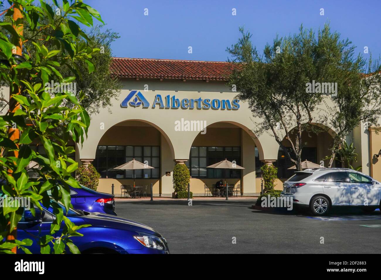 Albertsons grocery storefront Exterior sign and logo in Irvine ...