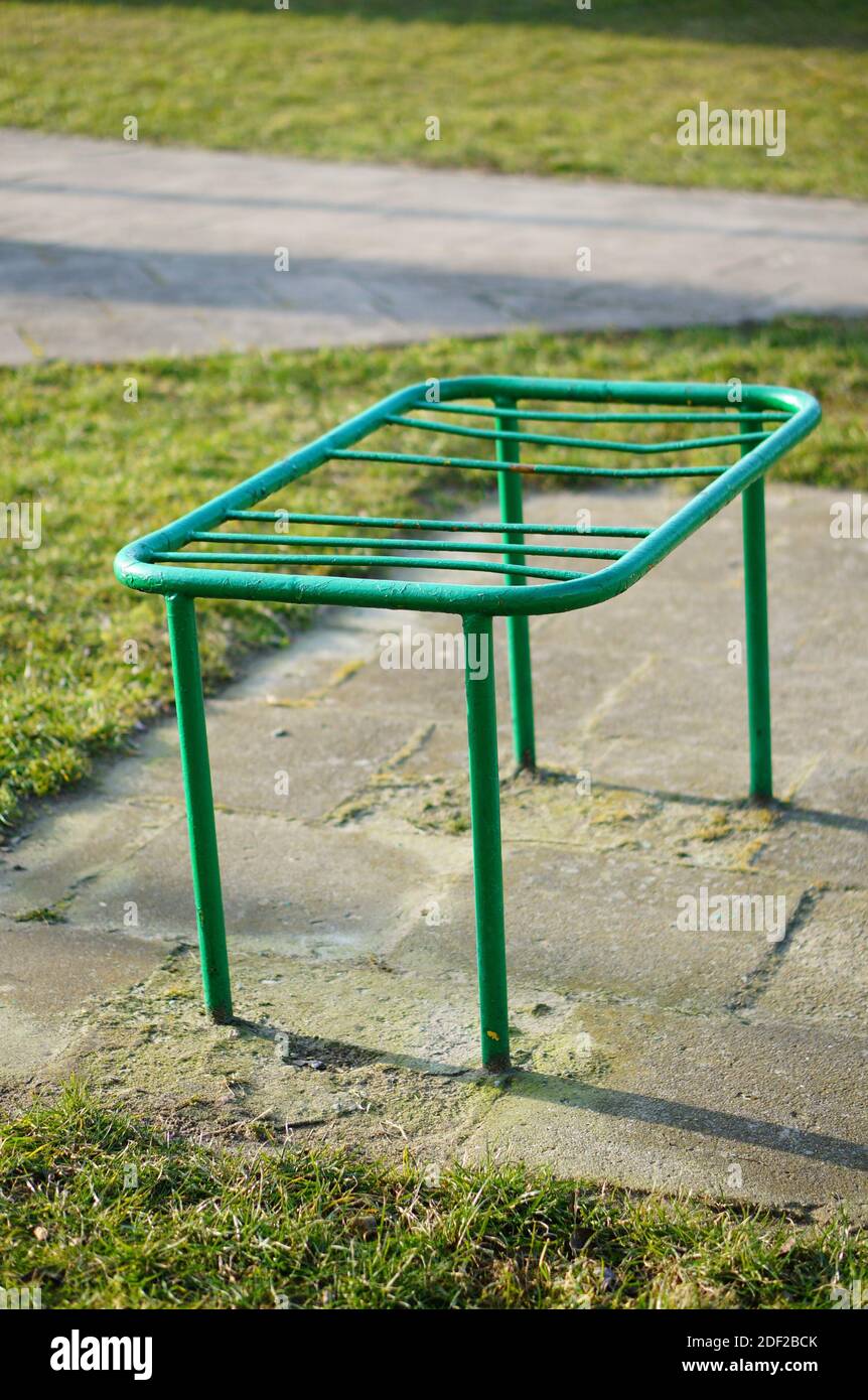 Vintage metal park bench hi-res stock photography and images - Alamy