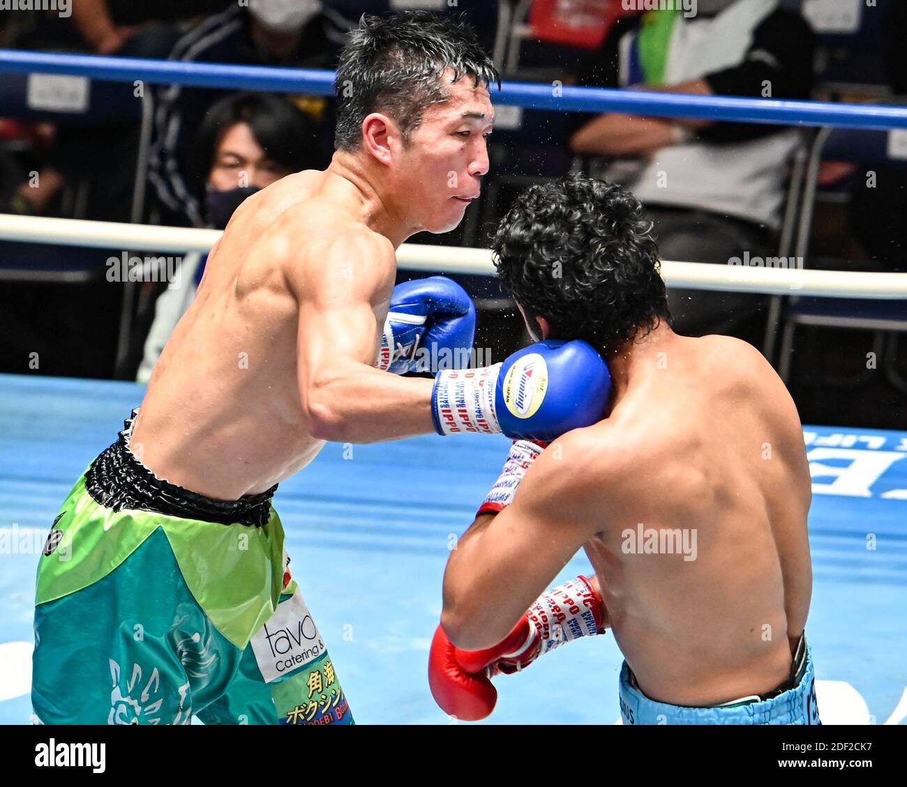 Tokyo, Japan. 21st Nov, 2020. (L-R) Yusuke Konno, Rikki Naito Boxing : OPBF super lightweight ...