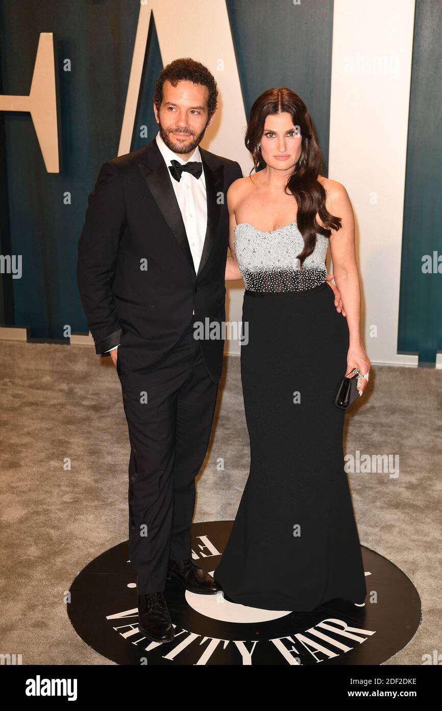 Aaron Lohr and Idina Menzel attending the Vanity Fair Oscar party at ...