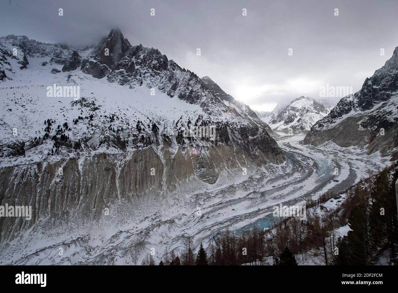 ILLUSTRATION : the Mer de Glace, a valley glacier located on the ...