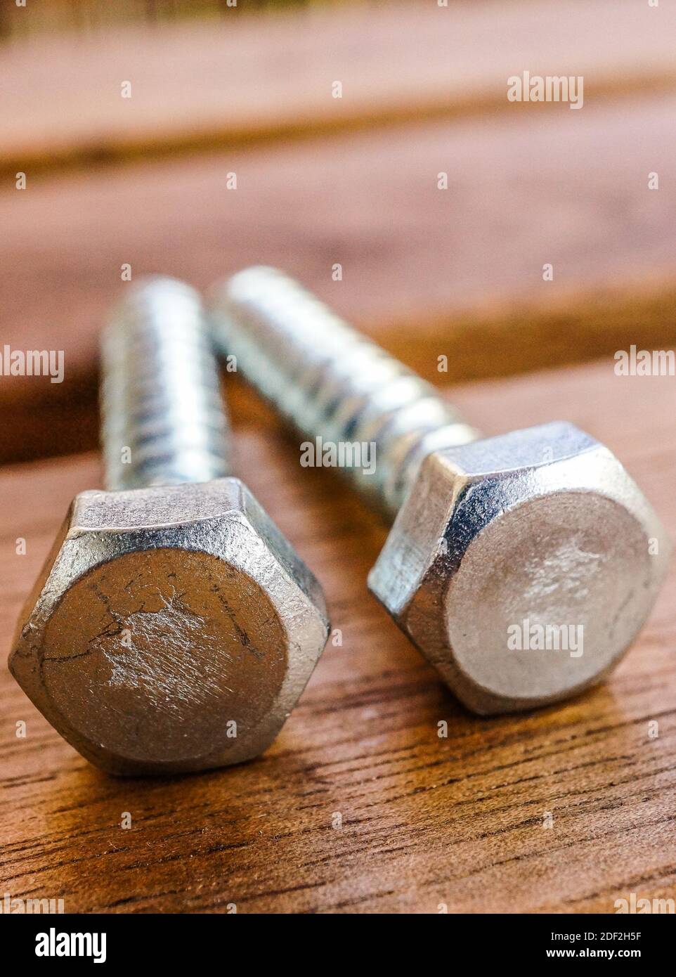 Silver screws hi-res stock photography and images - Alamy