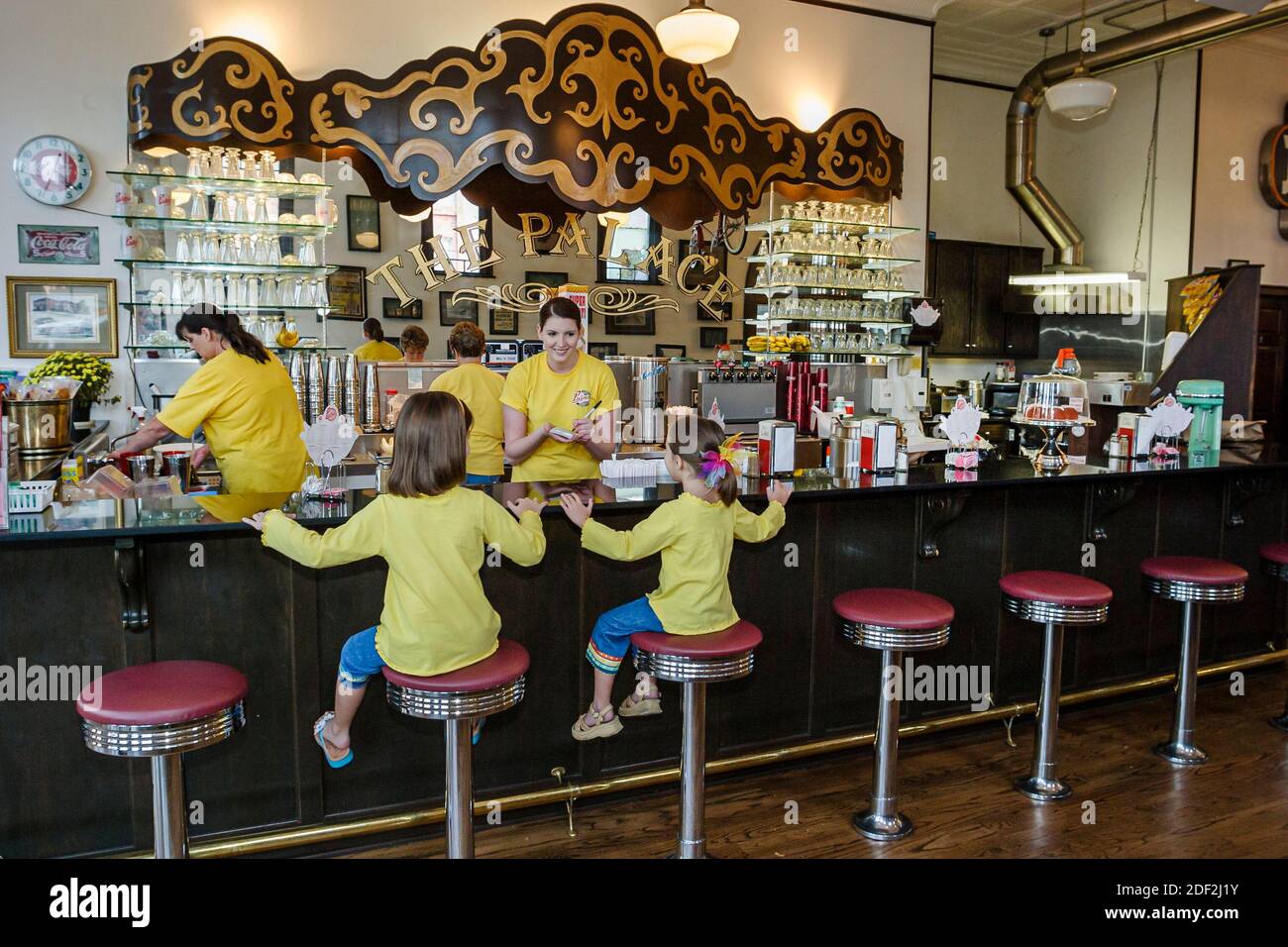 Soda fountain hi-res stock photography and images - Alamy