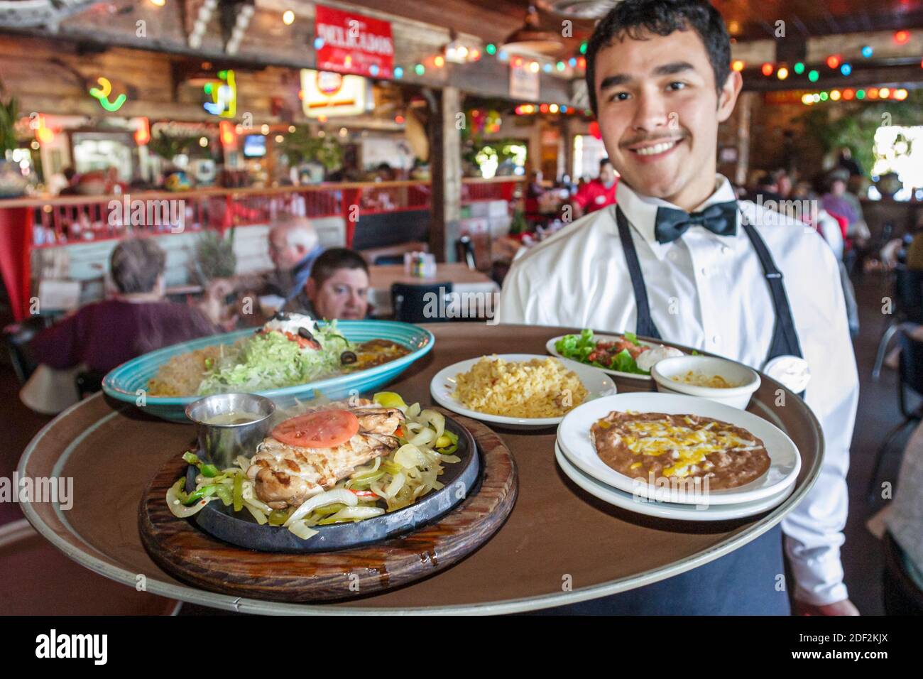 Group hispanic waiter hi-res stock photography and images - Alamy