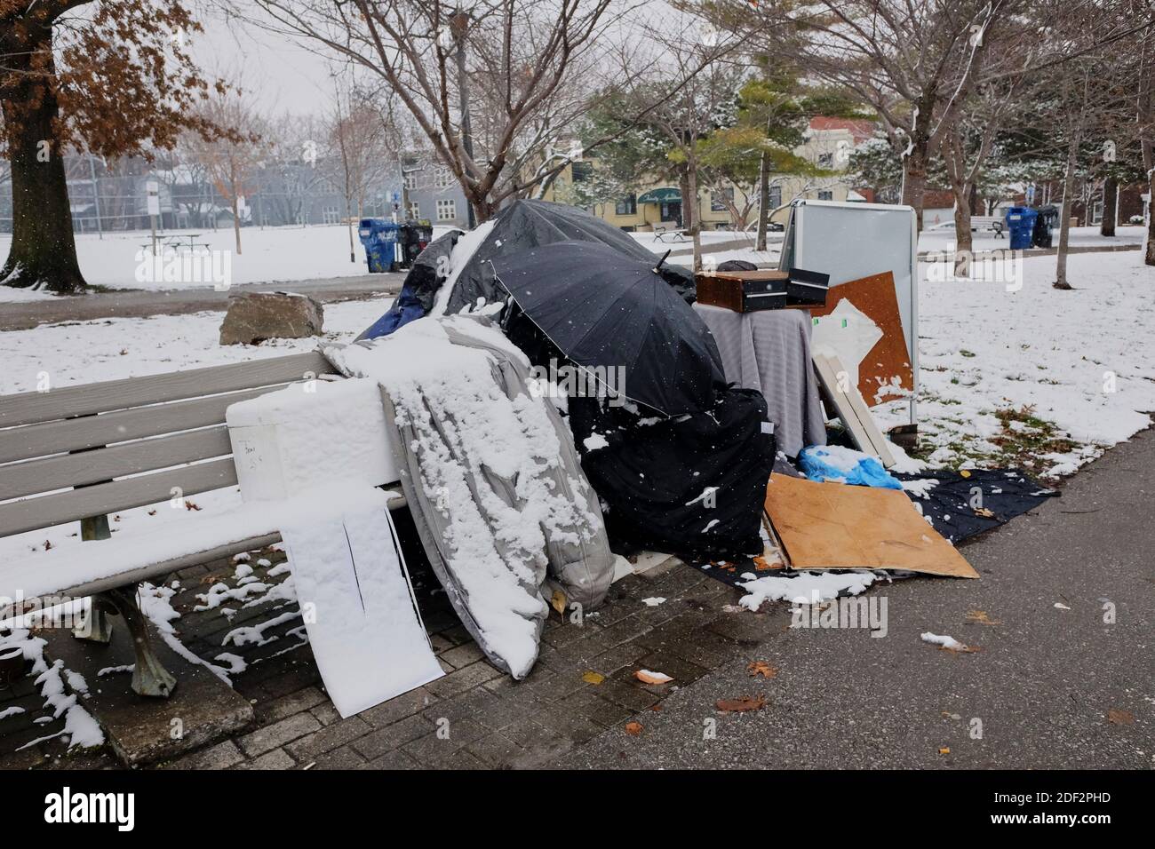Homeless encampment toronto hi-res stock photography and images - Alamy