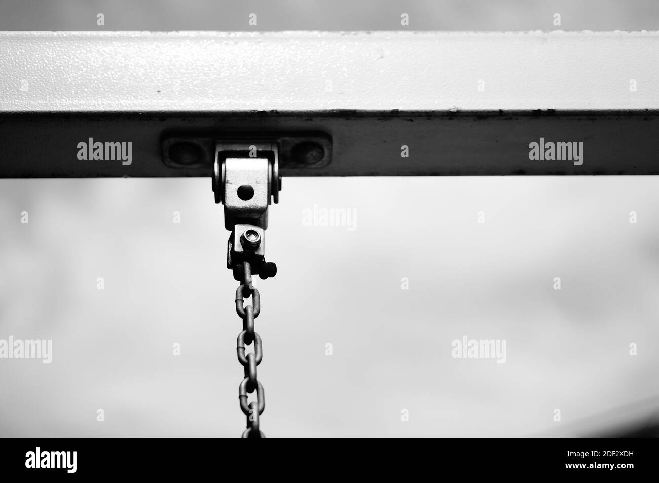A greyscale closeup shot of a metal hanging swing chain Stock Photo - Alamy