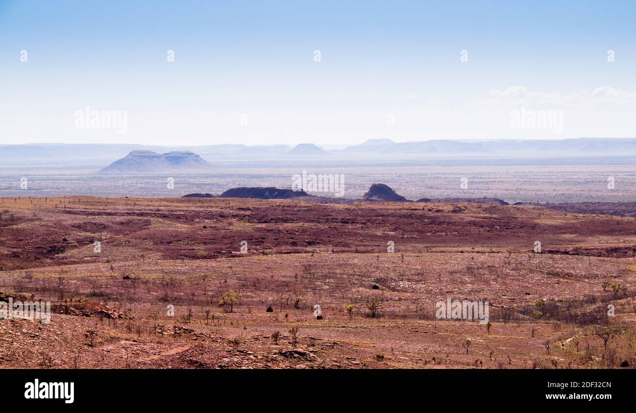 Desert mesas to the north of Mt Herbert in the Chichester Ranges ...