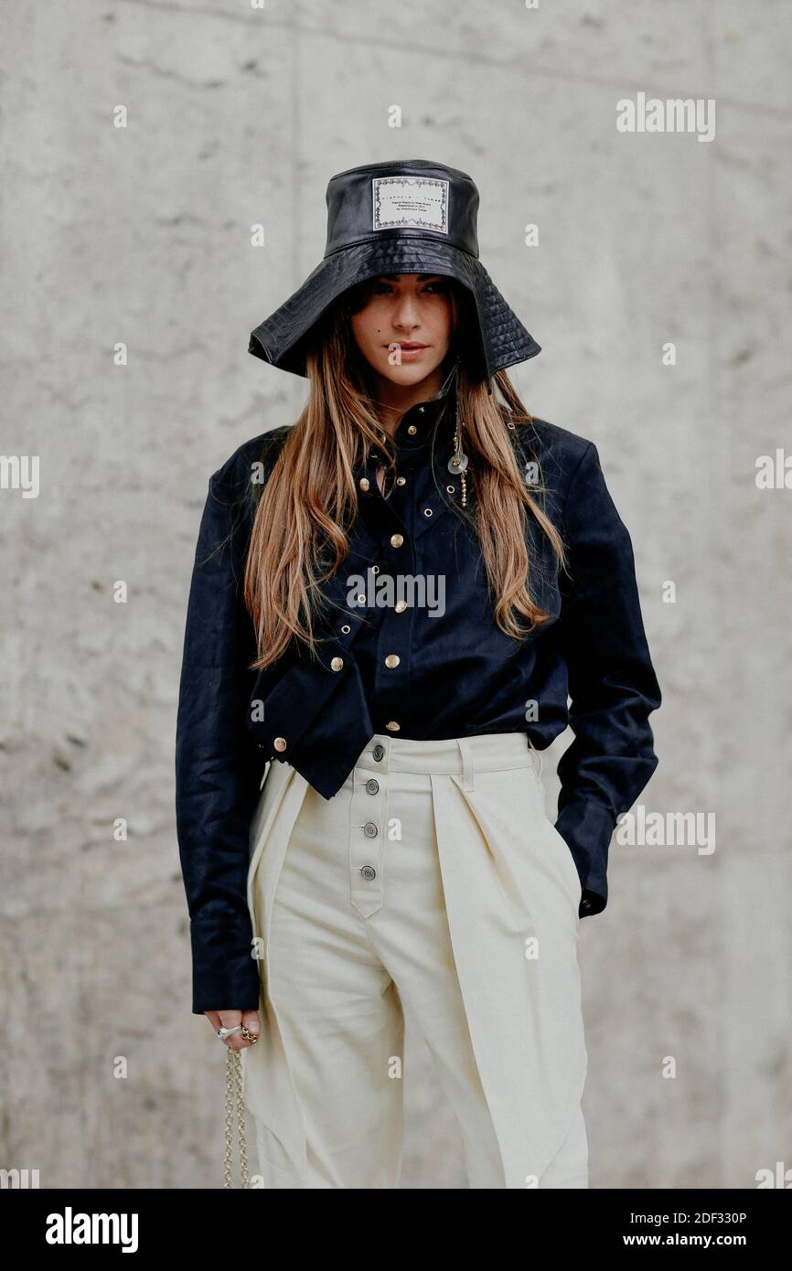 Street style, Clara Berry arriving at Victoria Tomas Fall Winter 2020 ...