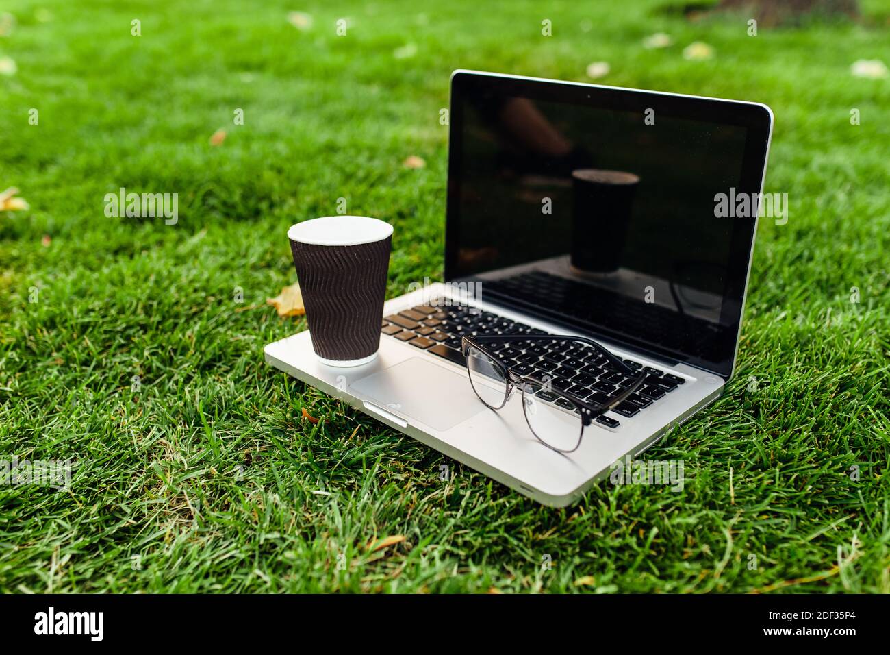 Outdoor laptop screen text hi-res stock photography and images - Alamy