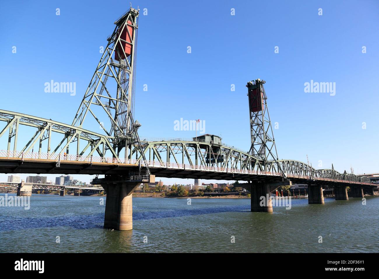 Portland, City of Bridges: Hawthorne Bridge Stock Photo - Alamy