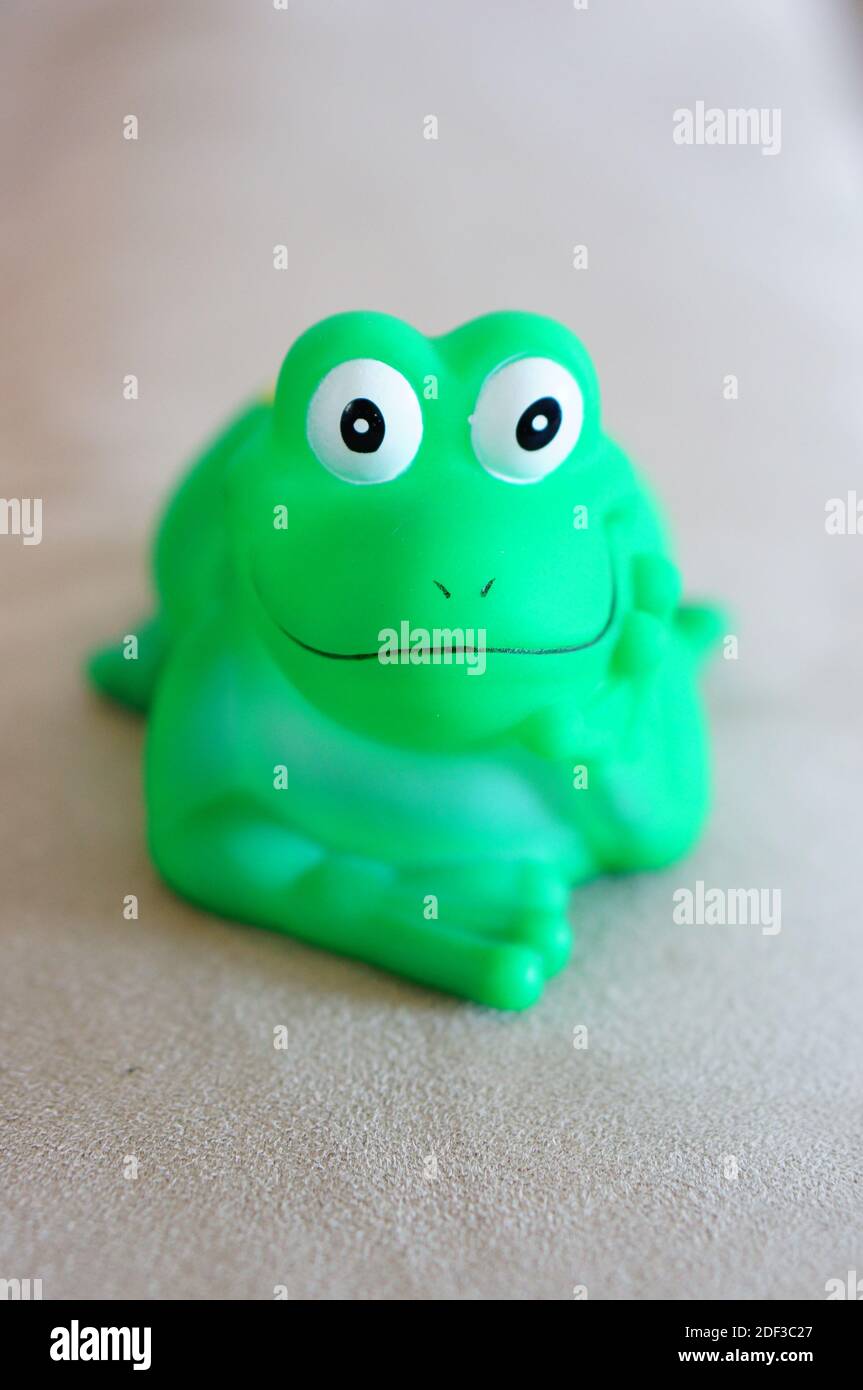 Plastic toy frogs hi-res stock photography and images - Alamy