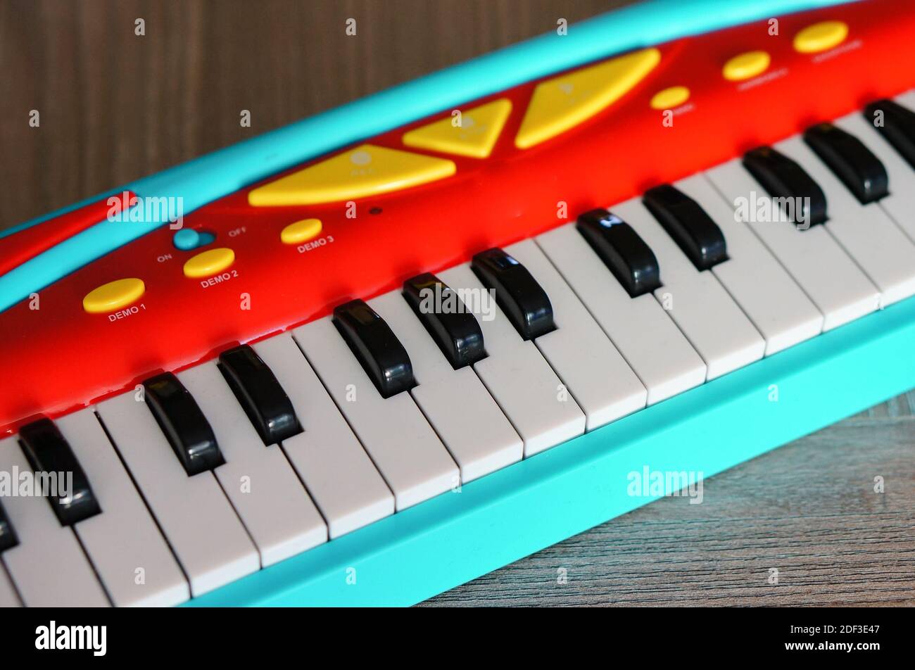 Kids piano keyboard hi-res stock photography and images - Alamy