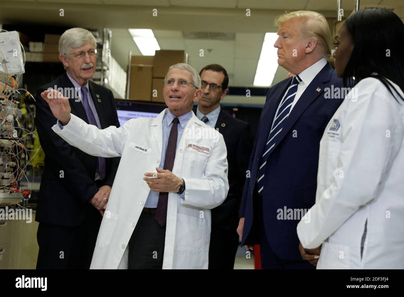 U.S. President Donald Trump tours the Viral Pathogenesis Laboratory at ...