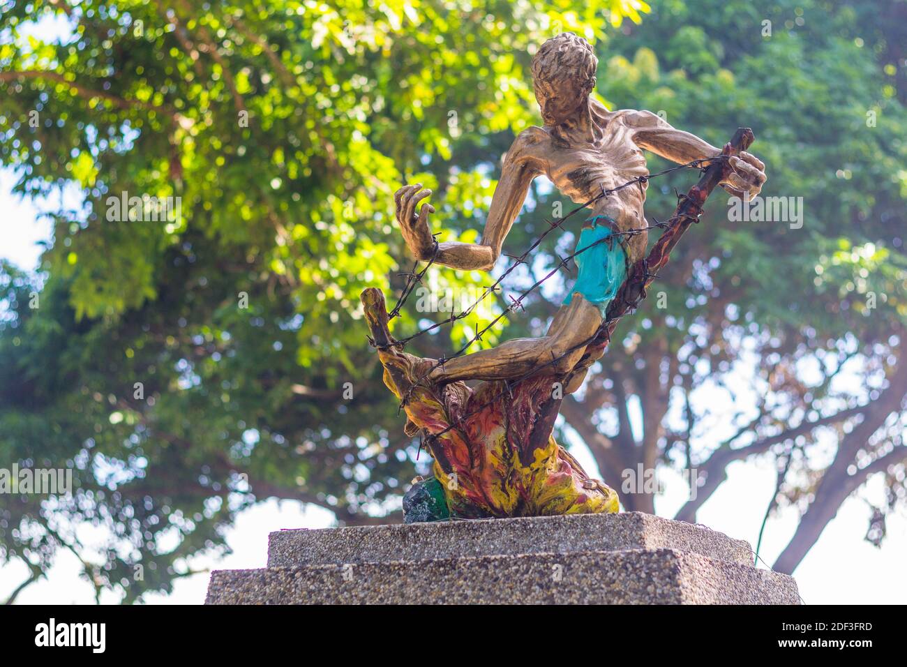 A war memorial sculpture created by Dan Schloat in Puerto Princesa ...