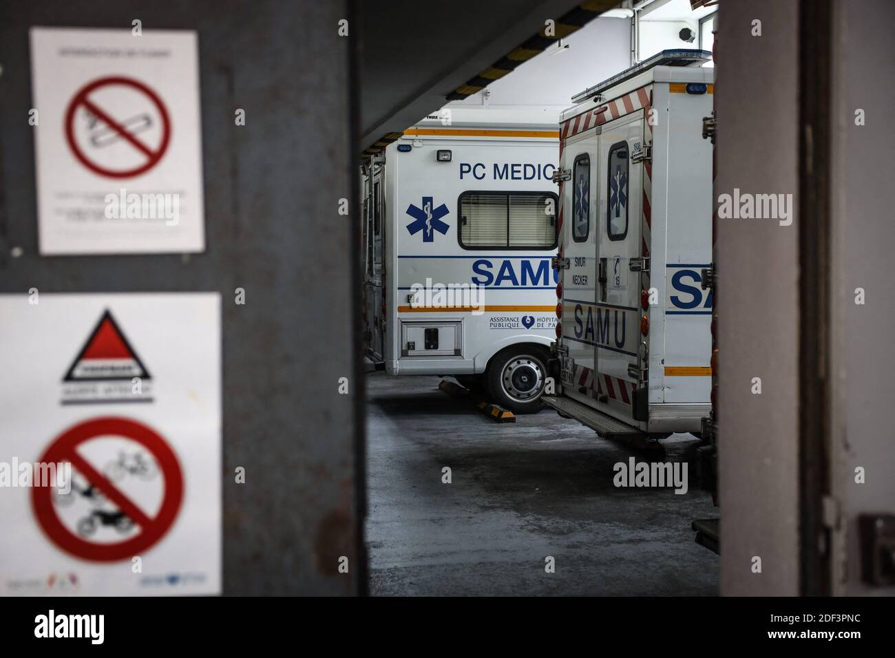 Illustration of the SAMU-SMUR emergency services call center at the ...