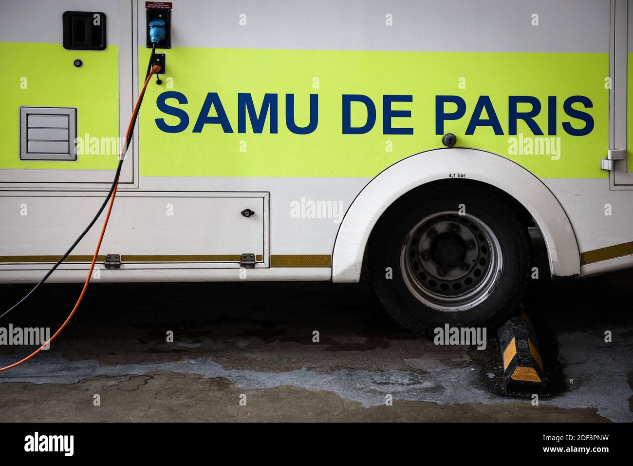 Illustration of the SAMU-SMUR emergency services call center at the ...